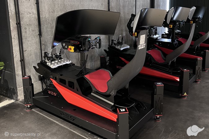 Symulator wyścigowy – strefa „F1” - Wrocław | Super Prezenty