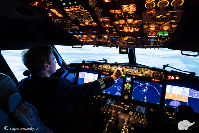 Poczuj się jak pilot samolotu pasażerskiego Boeing 737-8 MAX – zasiądz ...